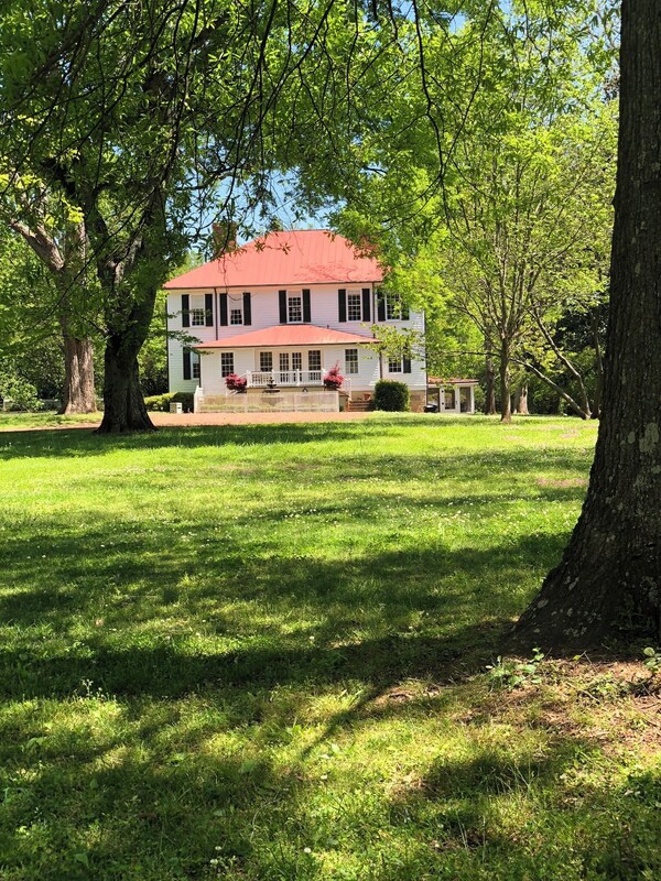 Beautiful Historic Antebellum Home, 1.5 Acres, Close To Lake Oconee, Sinclair - Eatonton, GA