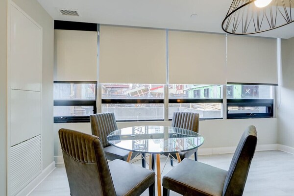 Luxe 1br Apt With Skyline Views Near Bytown Museum - Ottawa