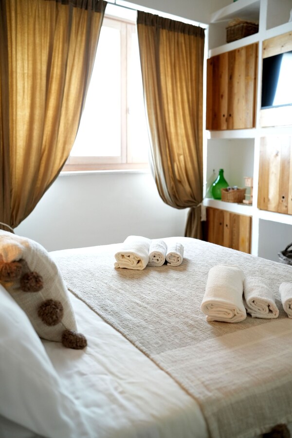 4 Bedroom Bed & Breakfast In Pulsano - Pulsano