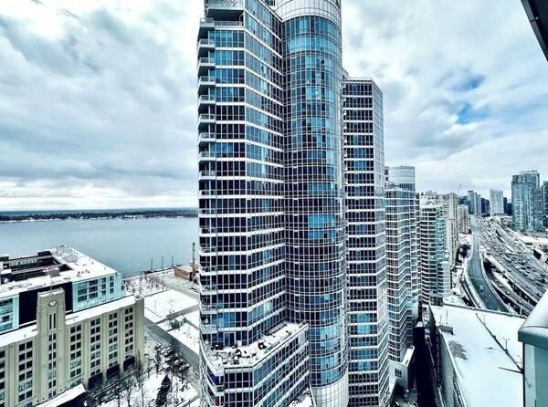 Spectacular High-rise Downtown Lakeview Apartment - Mississauga