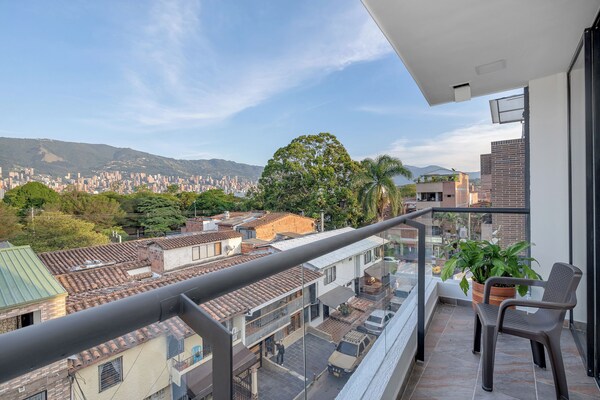 Fantastic Apartment With Wifi In Vibrant Medellín - Envigado