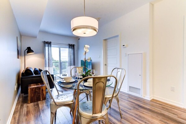 1br Retreat With Terrace Near Canadian Tire Centre - Kanata
