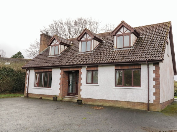 Tudor Lodge, Pet Friendly, With A Garden In Newcastle, County Down - County Down