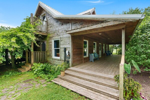 Hidden Gem & Cozy Cabin Retreat: Two Homes, Same Property - Springfield, MO