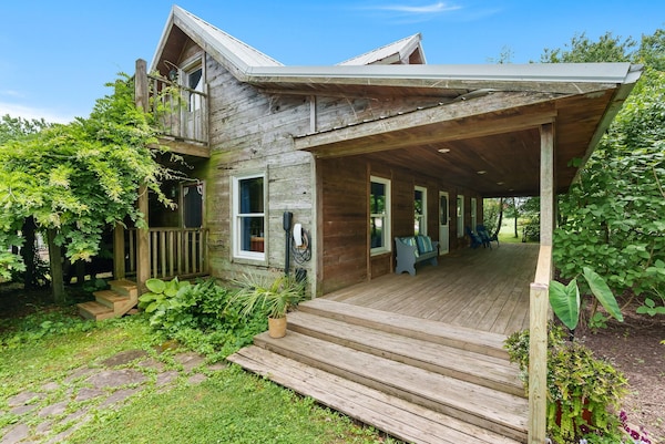 Hidden Gem & Cozy Cabin Retreat: Two Homes, Same Property - Springfield, MO