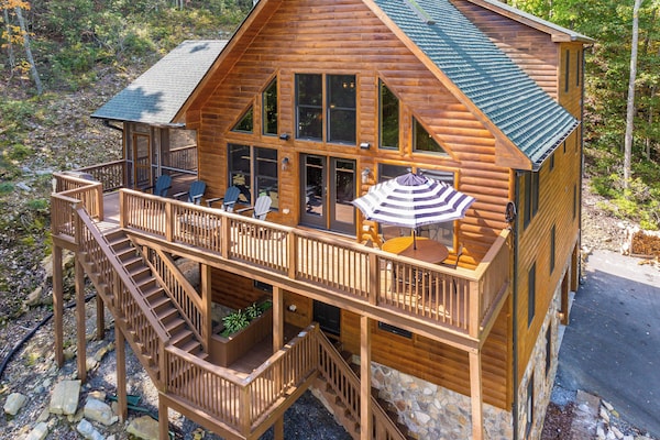 Spectacular Log Cabin Mtn Views Hot Tub Pool Table Theater Room Spa/sauna - Massanutten, VA
