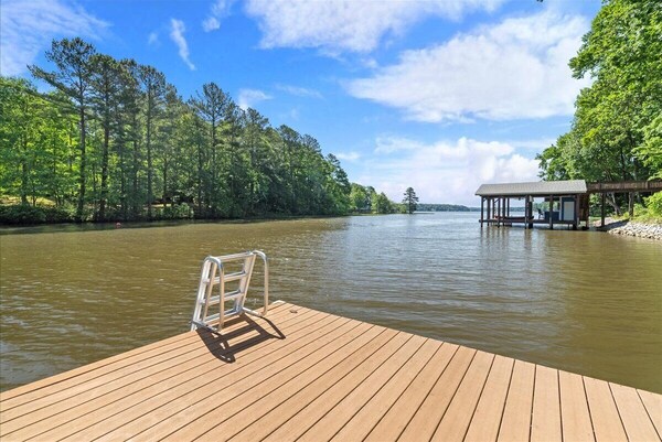 Docksology | Log Cabin Retreat | Sleeps 21 - Lake Gaston