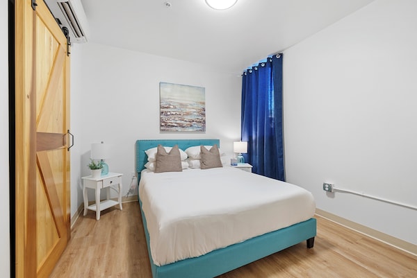 Columbus Modern Apartment - Grove City, OH