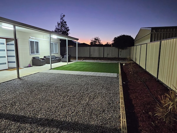 3 Bedroomed Deluxe Holiday And Business Villa - Western Australia