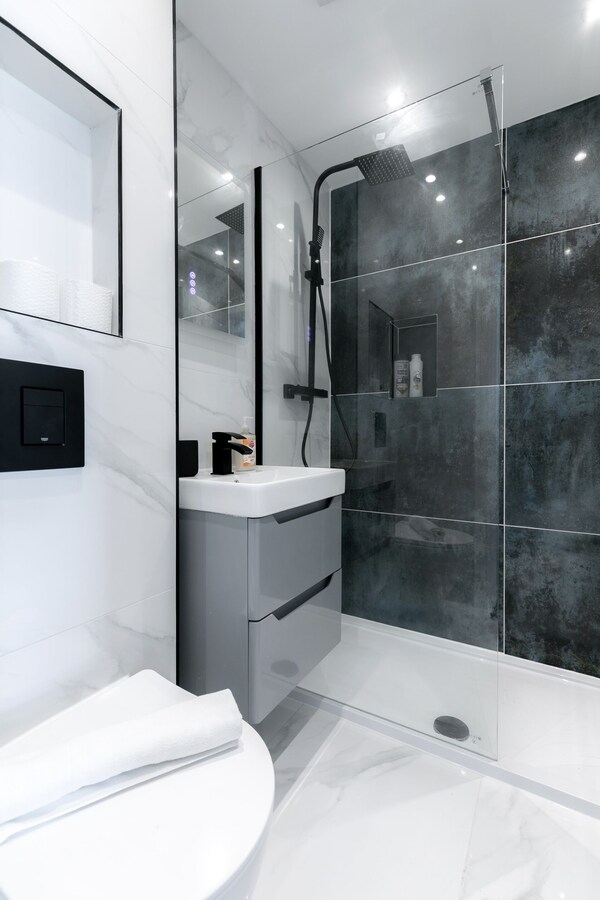 Confortable-vista A La Ciudad-apartamento-baño Privado - Londres