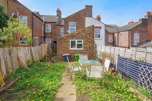 Remarkable 5-bed House In Luton - Aéroport de Londres Luton (LTN)