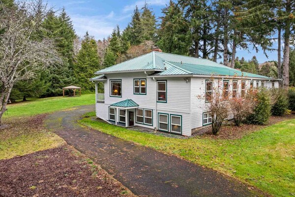 Unparalleled Beach Experience, Private Setting As Converted Schoolhouse, Fire-pit, Gazebo, Games - Nehalem Bay State Park, Nehalem