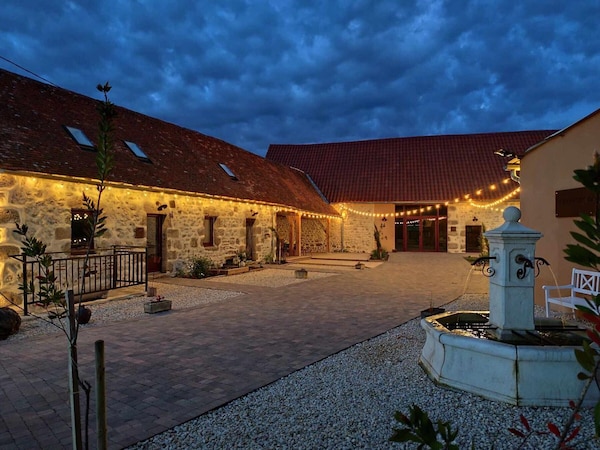 Gîte Avec Spa, Cheminée, Nature Et Confort à Montaigu-le-blin - Allier
