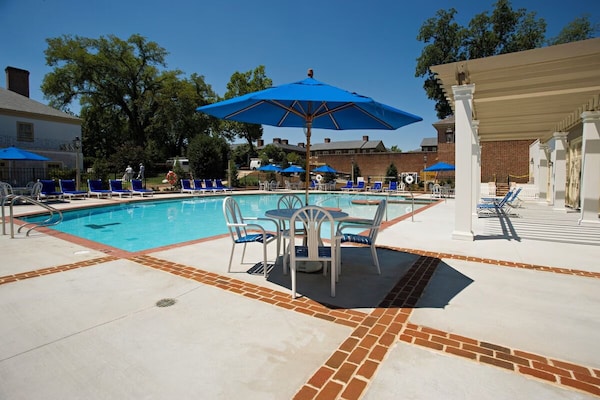 Discover Colonial Williamsburg! Minutes Away From History - Williamsburg, VA