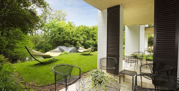 Spacious Retreat! Room W/ Balcony | Discover Museums Nearby - Williamsburg, VA