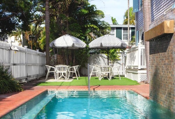 Romantic Key West Lodge With Outdoor Pool & Stunning Amenities - Key West, FL