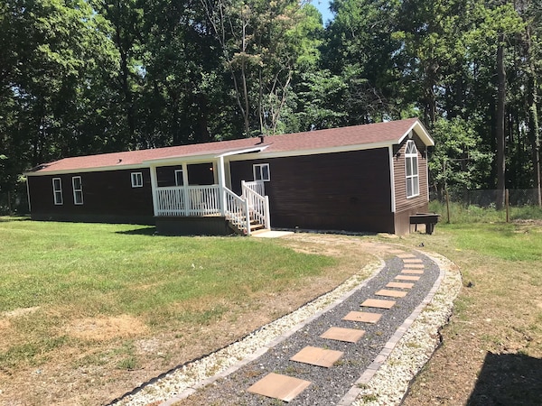 Monthly Stays-rear Cabin Only  Secluded 3br/2ba Guest House Near Downtown - 