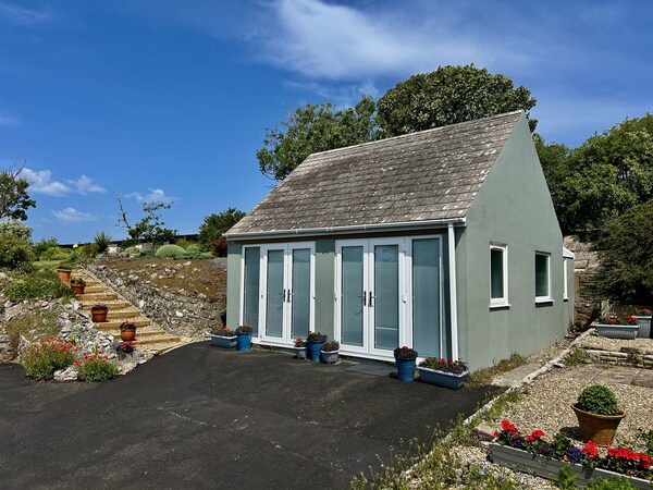 Tower Cottage, Pet Friendly, With A Garden In Pembroke - Freshwater East