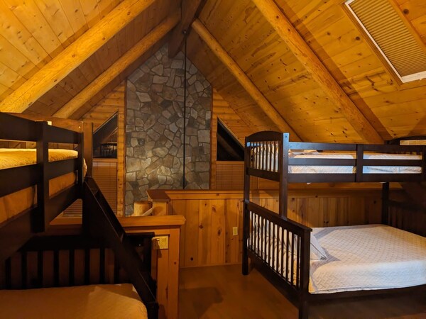 Very Cool Family Cabin With Bear Theme Decorations, Two Decks And Much More. - Sonora