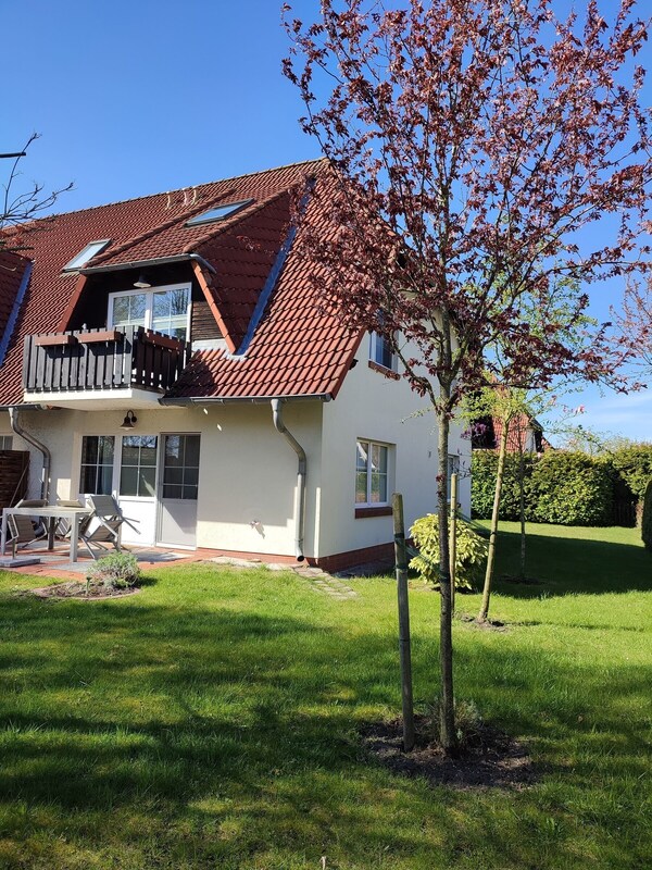 Modernly Furnished, Bright Maisonette Vacation Apartment - Zingst