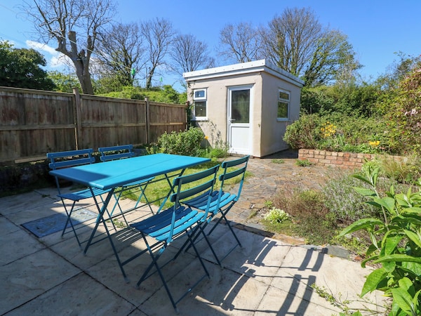 No.2 Coedwig Terrace, Pet Friendly, With Open Fire In Penmon - Beaumaris