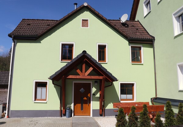 Ferienhaus Mit Toller Terrasse - Platz Zum Wohlfühlen Auf 100qm - Kronach