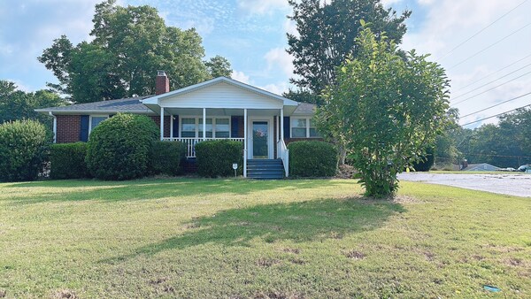 Beautiful And Convenient House - Greer, SC