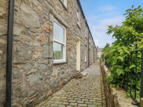 Yr Encil, Pet Friendly, Character Holiday Cottage In Trefor - Nefyn