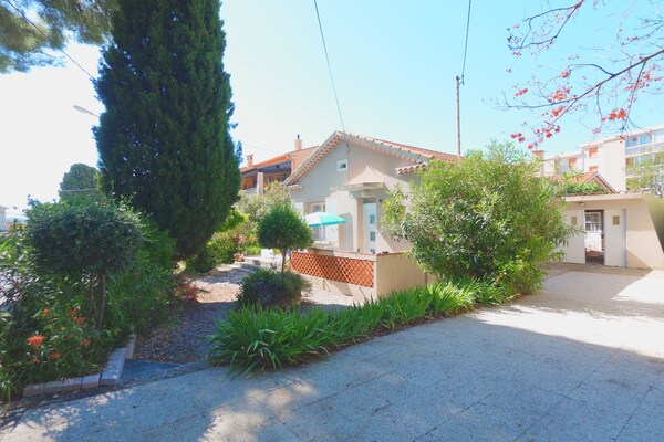 Lovely, Well-equipped Family Home In A Quiet Area West Of Toulon - Toulon
