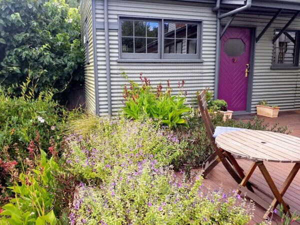 Tranquil Garden Cottage - South Hobart - Hobart