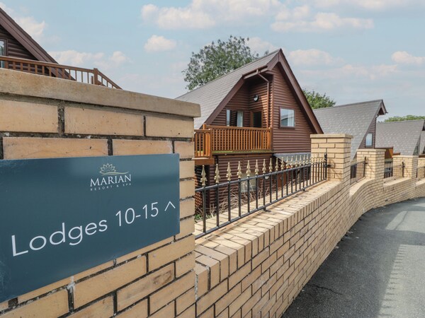 Classic Lodge 15, Pet Friendly, With Pool In Dyserth - Prestatyn