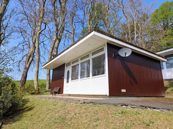 Hill View, Pet Friendly, With A Garden In Tywyn - Tywyn