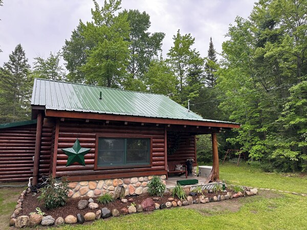 Cozy 4 Seasons Log Cabin Near Mullett Lake, Mackinaw, And Black Mountain! - Cheboygan, MI