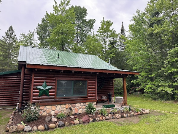 Cozy 4 Seasons Log Cabin Near Mullett Lake, Mackinaw, And Black Mountain! - Cheboygan, MI