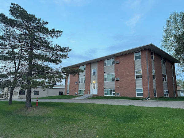 One Bedroom Downtown Updated And New Appliances. - Minot, ND