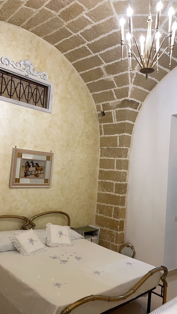 4 Bedroom Bed & Breakfast In Alezio - Alezio