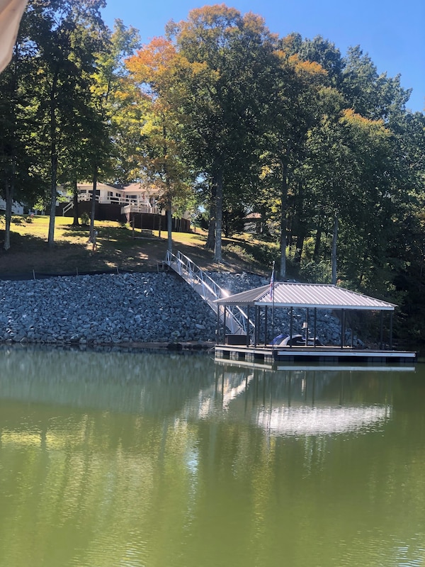 Coleman 202 Rd Travel Trailer. Located On The Owner's Lakefront Property! - Occoneechee State Park, Clarksville