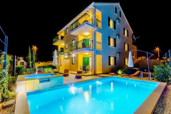 Apartamento De Una Habitación Con Una Terraza Milna, Brac (A-22122-a) - Milna