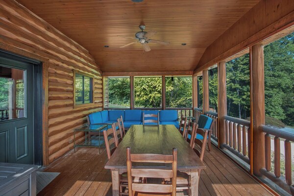 Secluded 4 Bedroom Log Style Home With Screened Porches, Deck And Fishing Pond. - Sperryville, VA