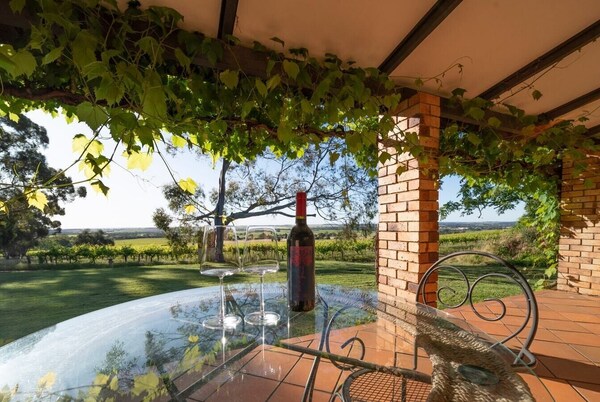 Three Bedroom Vineyard View Villa @ Blickinstal - Barossa Valley