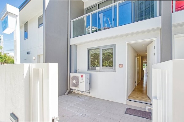 Three Bedroom Villa In Central Of Surfers Paradise - 골드코스트