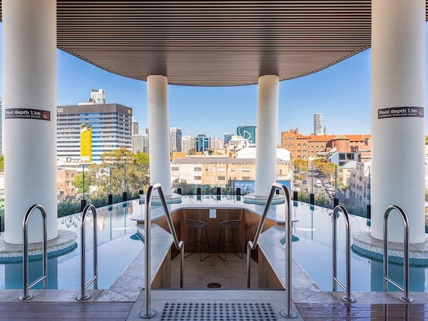 Modern And Relaxing 1br Apartment W/ Infinity Pool - Spring Hill