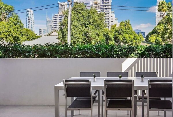 Exquisite And Stylish Villa In Surfers Paradise - Gold Coast
