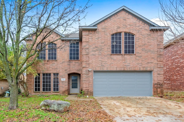 Hot Tub! 4br 3ba Modern, Newly Remodeled, 16 Ppl - McKinney