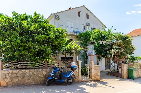 Apartment Near Bridge (113101-a1) - Vrboska - Island Hvar - Stari Grad