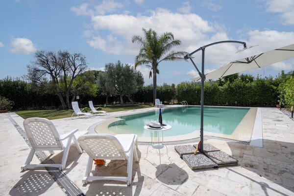 Villa Poggio Verde With Pool: Exclusive Retreat - Bari