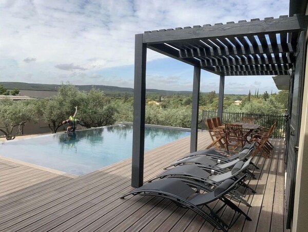 Villa Contemporaine En Provence, Vue Exceptionnelle Sur Le Pont Du Gard - Castillon-du-Gard