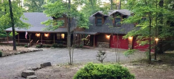 Almost Heaven A Beautiful Log Cabin Located In A Lake And Golfing Resort! - Heber Springs, AR