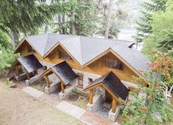 Le Pommier 1 | Cabañas Frente Al Lago Y Con Pileta Climatizada - Los Lagos