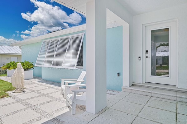 New!! Paradise! Modern-waterfront-large Heated Pool-5 Min To Fishville - Port Charlotte, FL